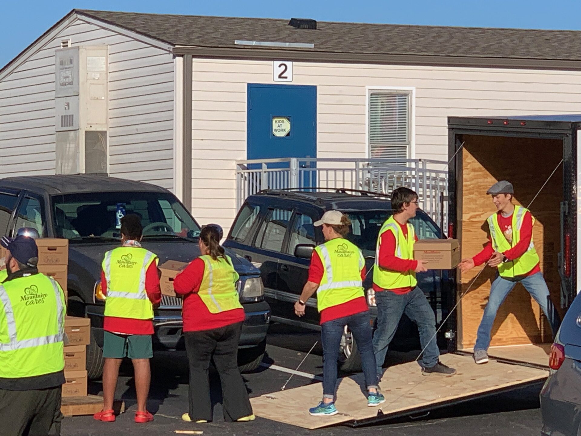 South River Baptist, Mountaire Cares team up to provide Thanksgiving ...