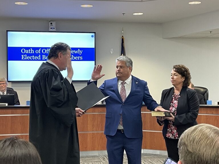 Carney sworn in as Mooresville mayor; two new commissioners join town ...