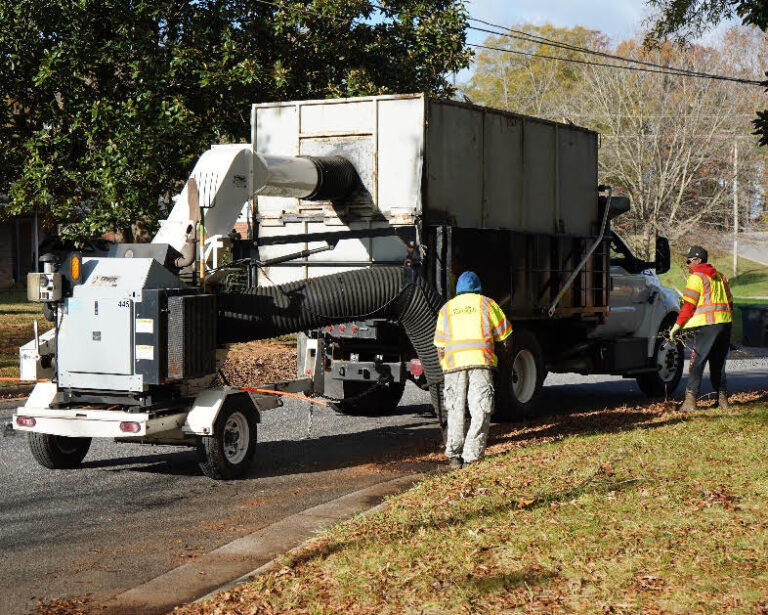 Statesville crews gearing up for leaf collection season | Iredell Free News
